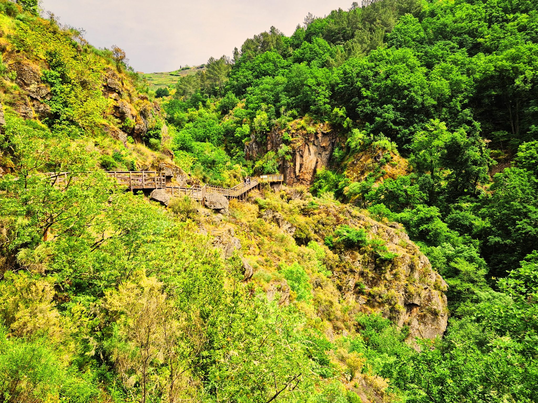 Ruta de pasarelas del Río Mao en Ribeira Sacra | Vive la Vida Roca